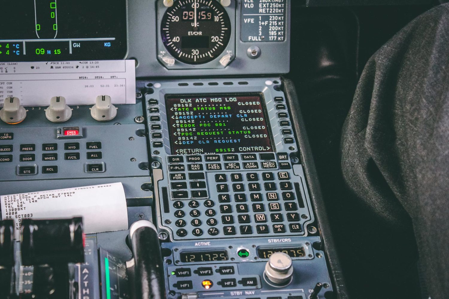 Flight Management System (FMS) - The Aircraft's Brain! - Pilotstories